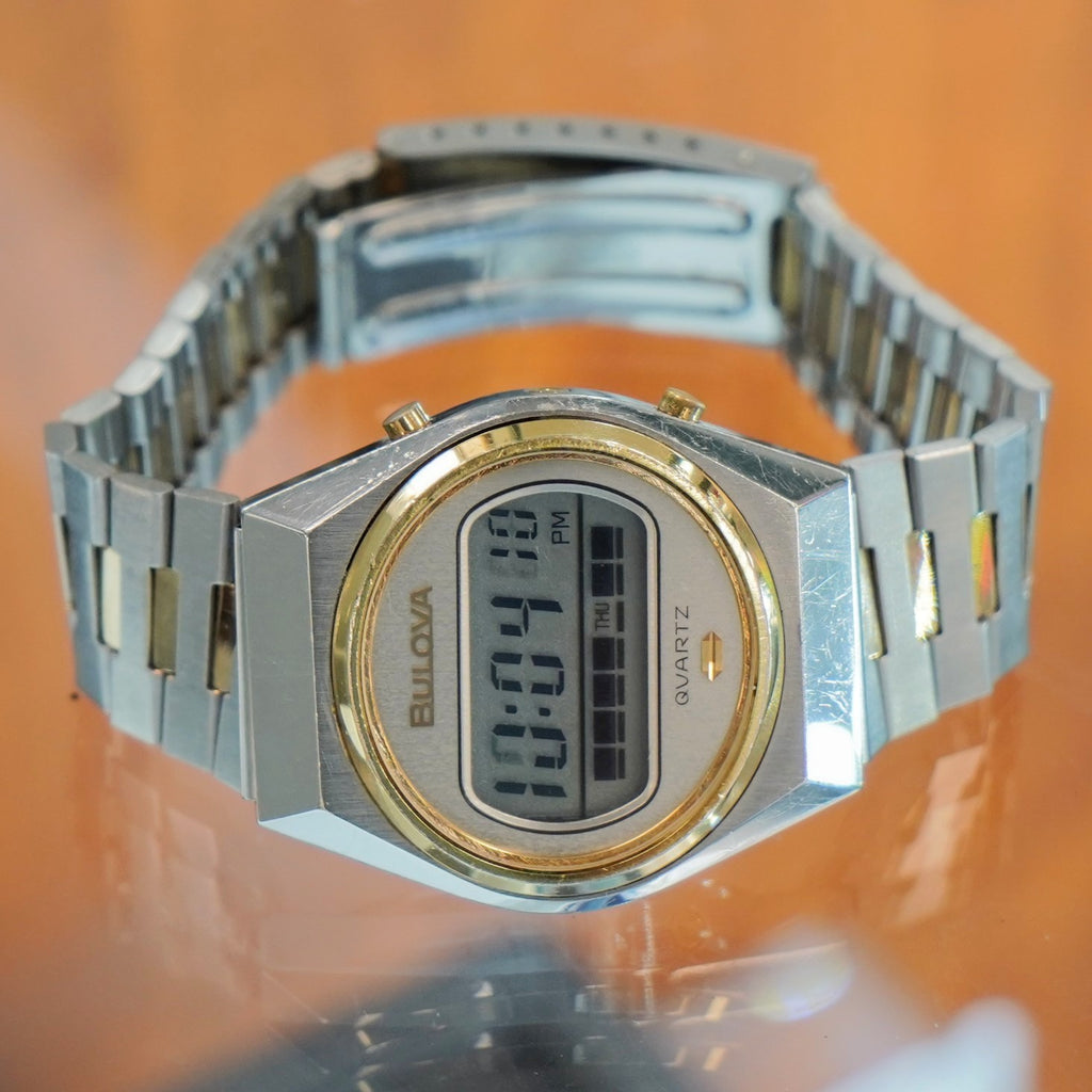 1977 BULOVA Quartz Digital Watch #81301 Two-Tone Case & Original Brace ...